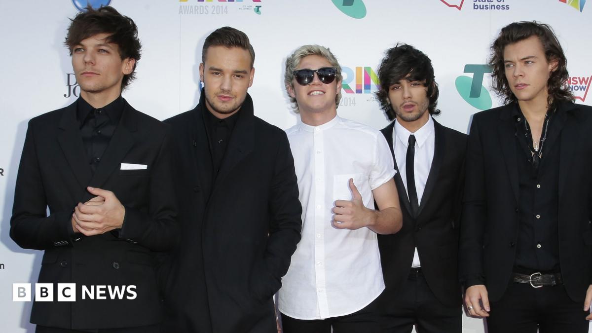 One Direction make US chart history with Four - BBC News