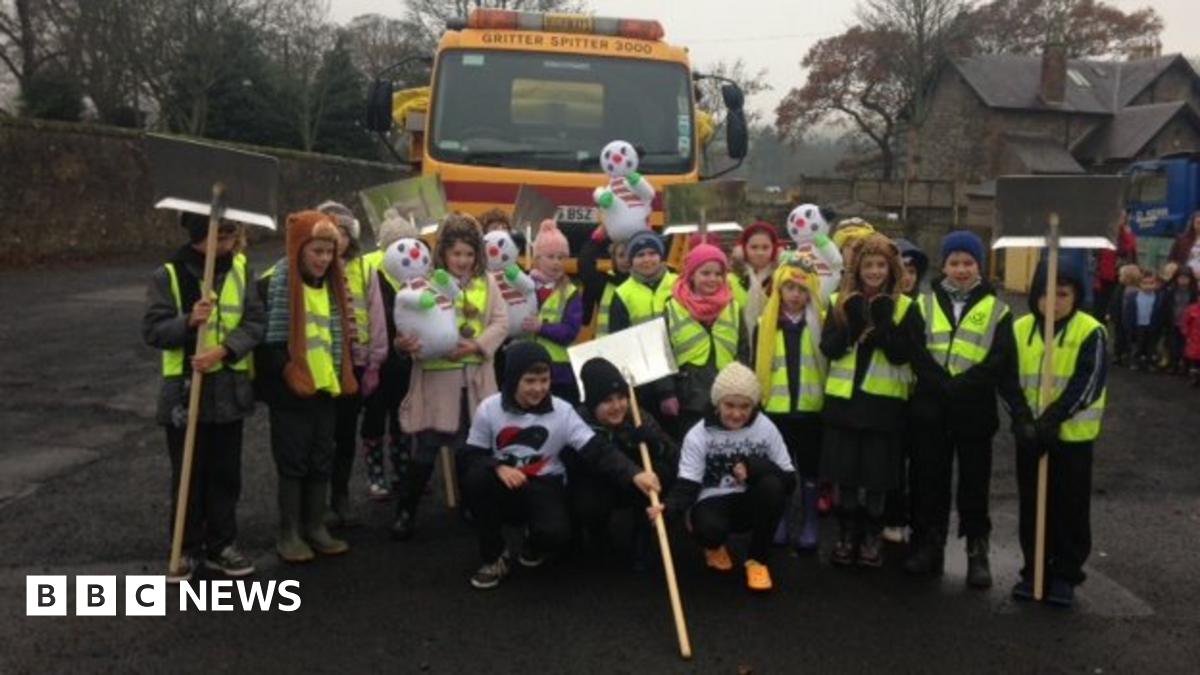 School pupils name Scottish Borders gritter fleet - BBC News