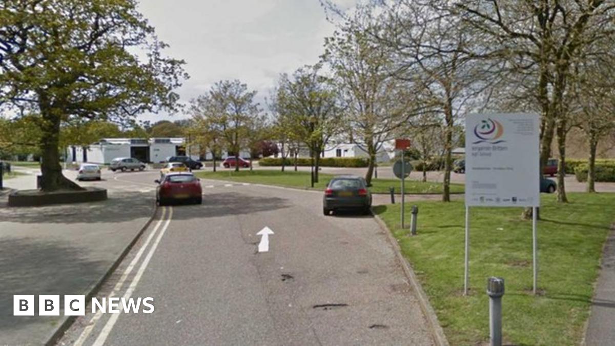 Lowestoft high schools: Ofsted rates three 'inadequate' - BBC News