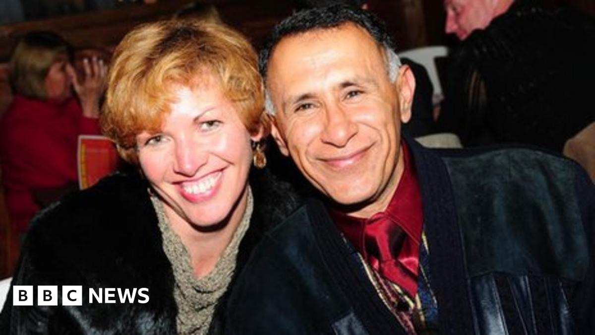 Deborah Hancox and John Leigh swindled £300k from NHS - BBC News