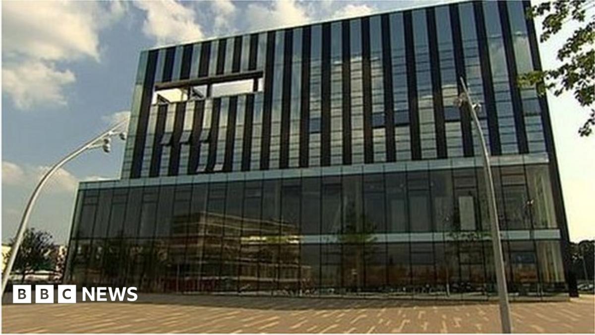 Corby Borough Council 'improved, but risk-averse' - BBC News