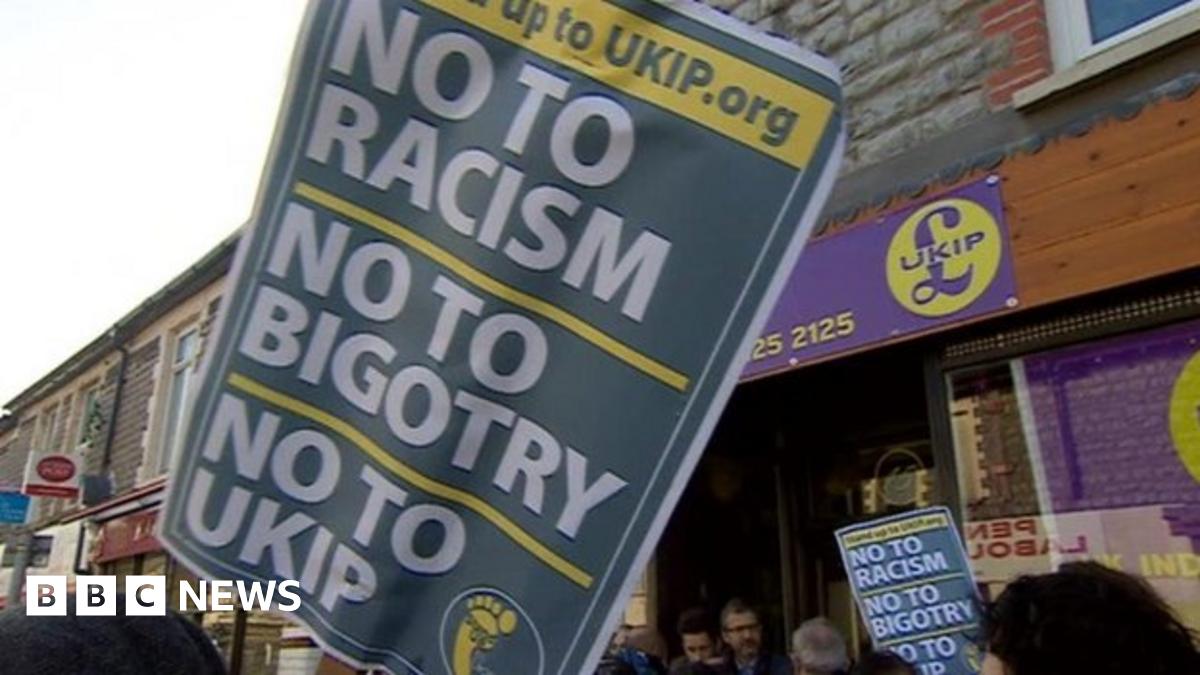 Protest held at UKIP shop opening in Penarth - BBC News