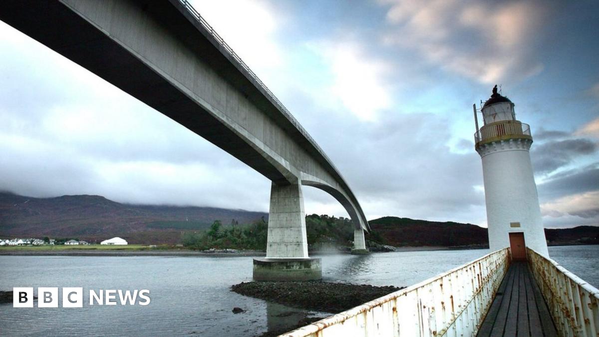 Skye Bridge wind closure plan to be reviewed - BBC News