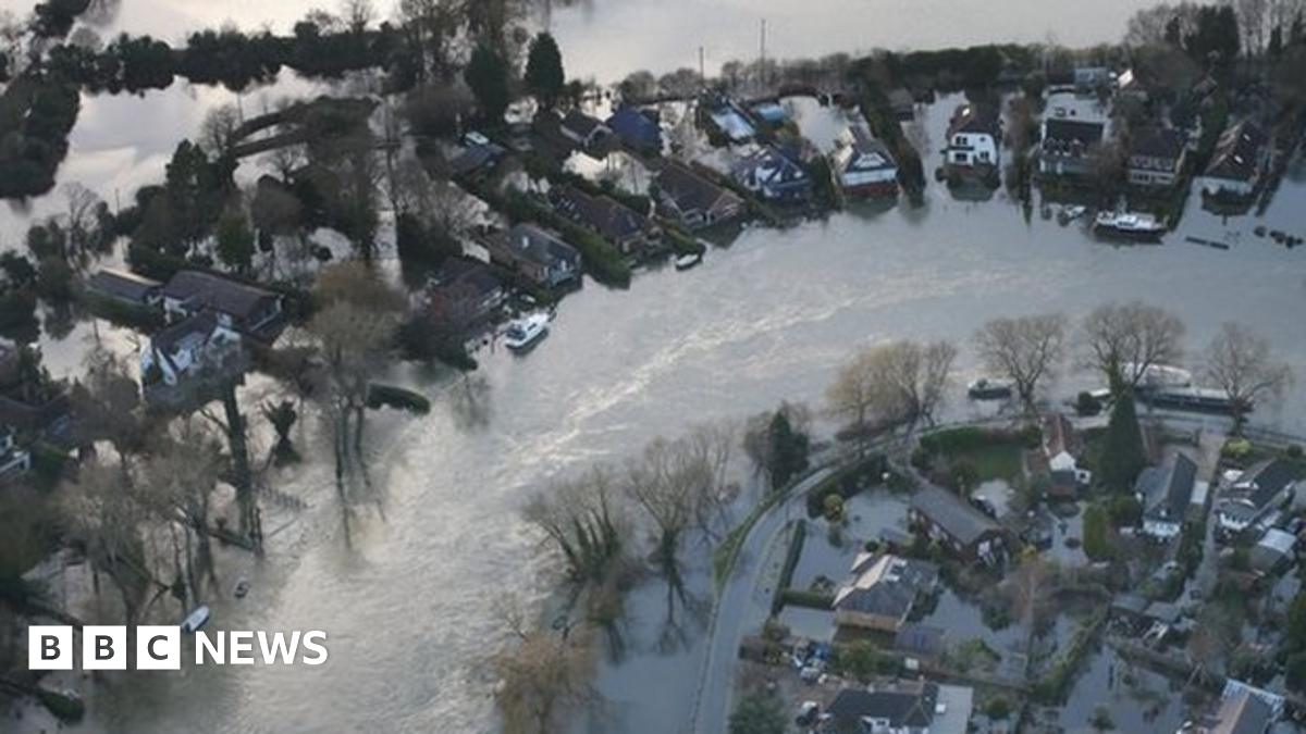 Flood defences: Treasury unveils £2.3bn for schemes to protect homes ...