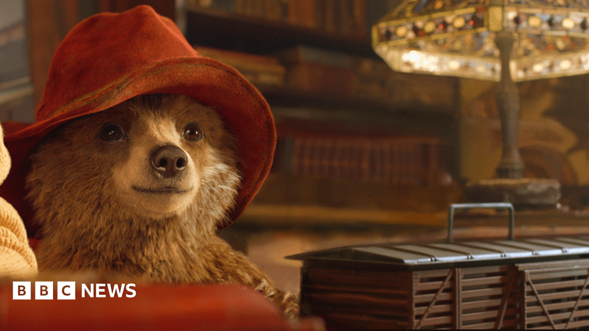 Paddington gets bear hug from UK cinema audiences - BBC News