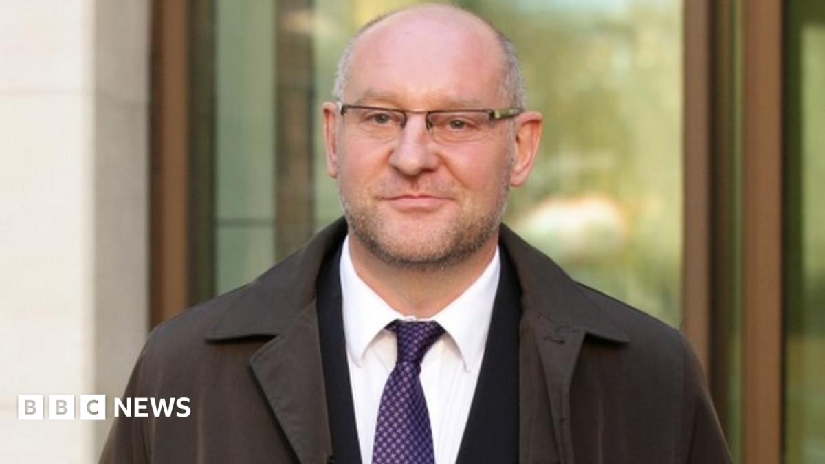 Nick Parker trial: Jury retires in Sun reporter case - BBC News