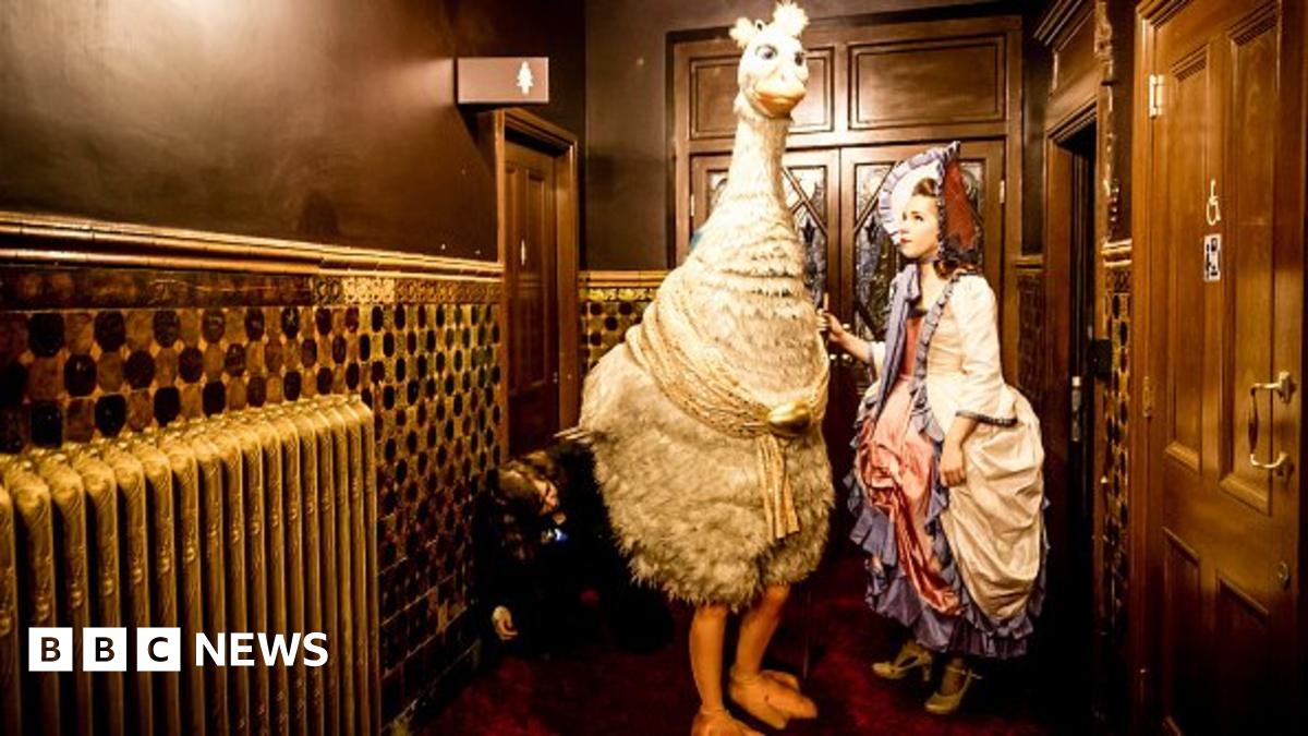 Caption Challenge: Goosing around - BBC News