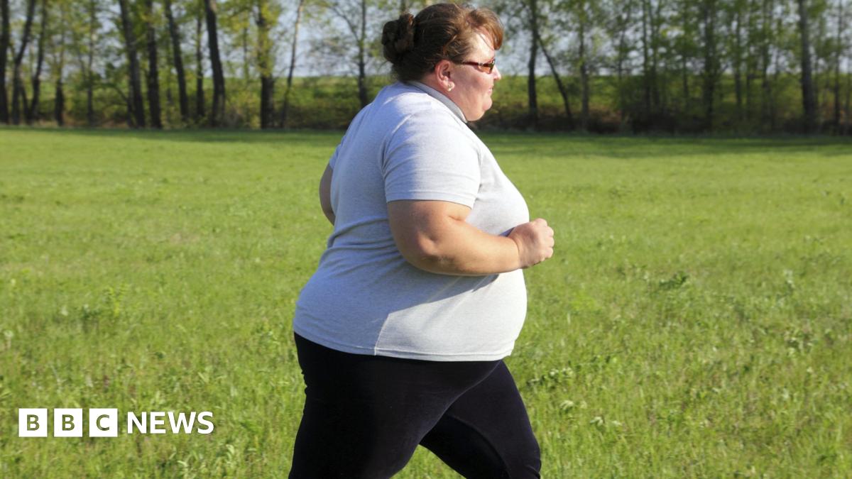 Obese lose up to eight years of life - BBC News