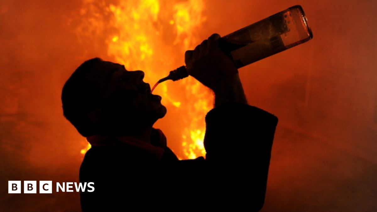 The science of alcohol: How booze affects your body - BBC News