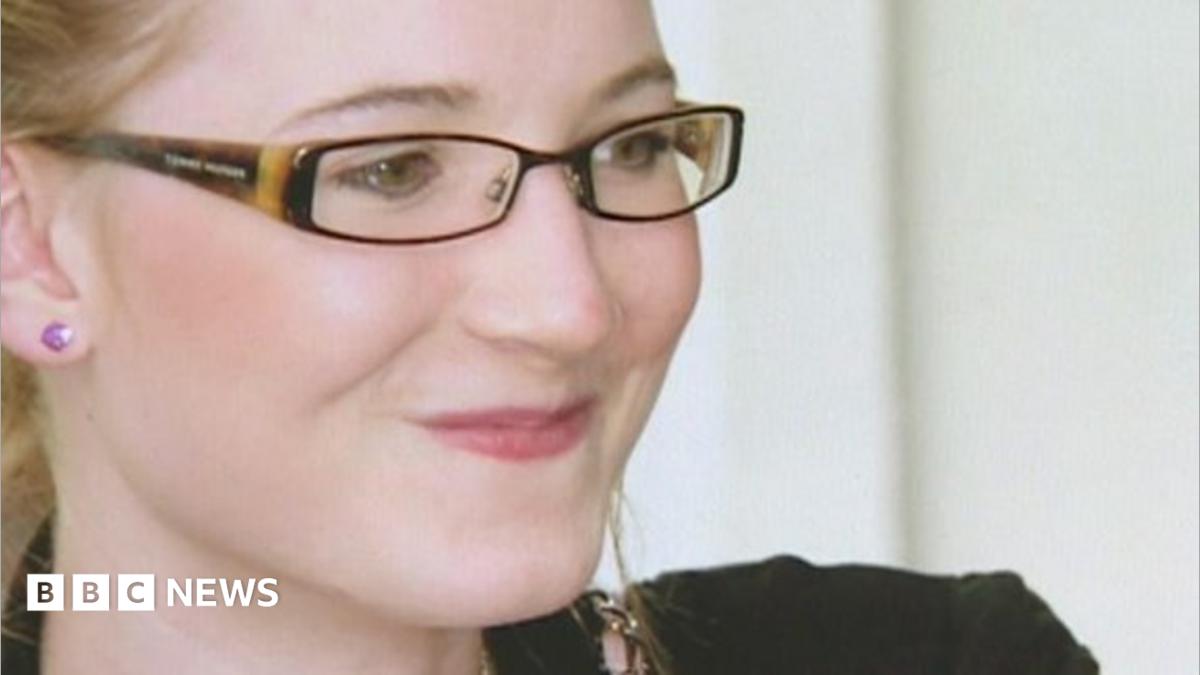 East Surrey Hospital review over Georgina Weaver death - BBC News