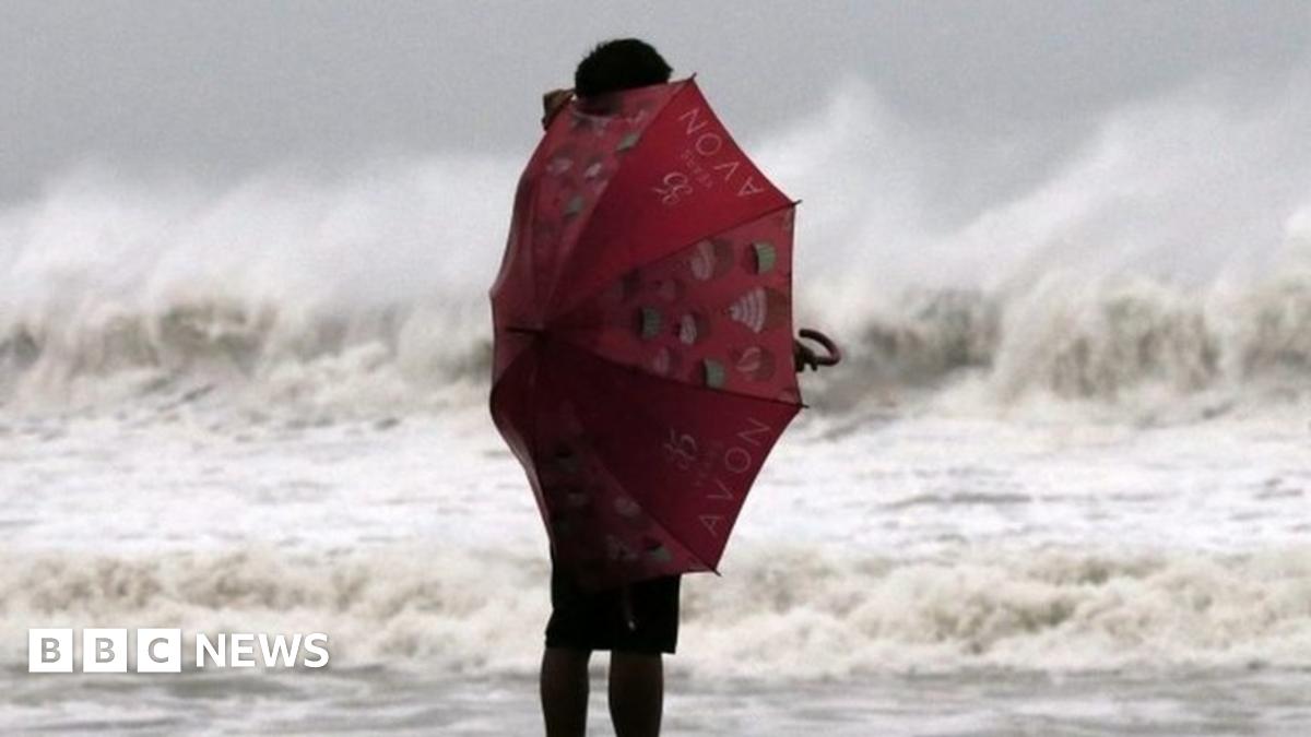 Philippines Typhoon Hagupit makes landfall as thousands flee - BBC News
