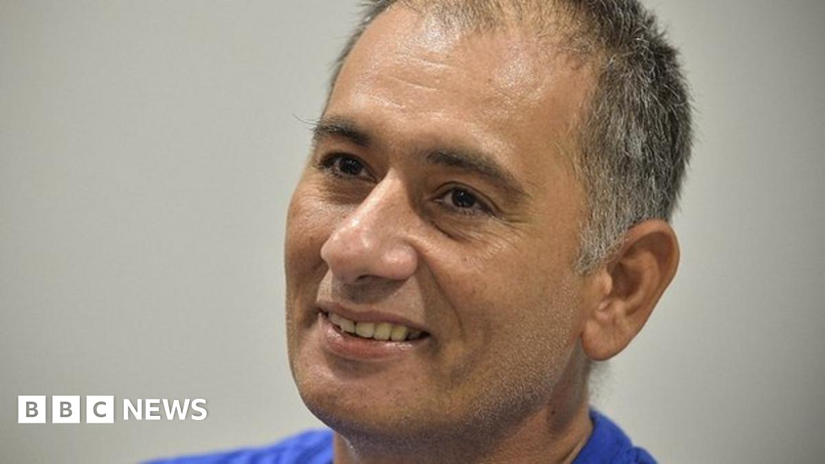 Cuban doctor Felix Baez returns home after Ebola treatment - BBC News