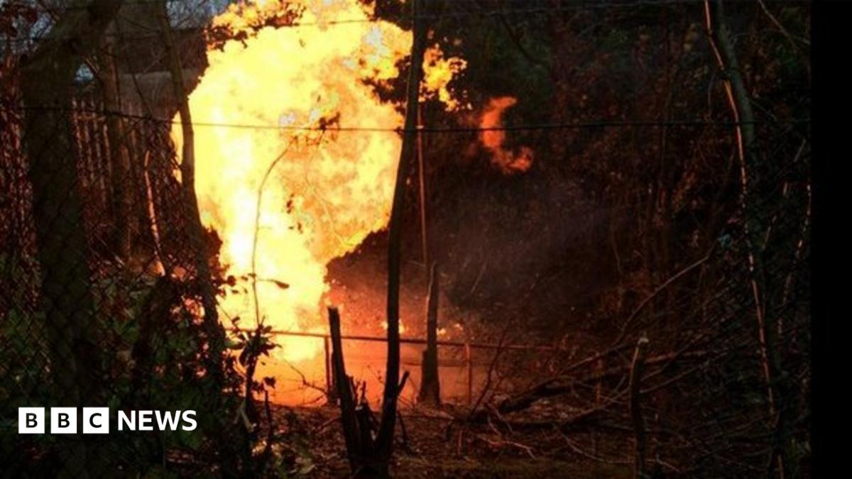 Buxton gas main ruptures shoots flames through the air - BBC News