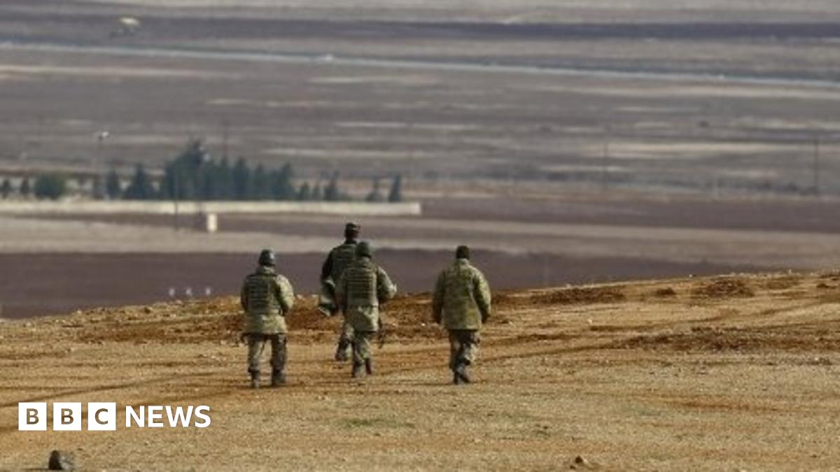 Three Turkish soldiers 'killed by gunfire' on Syria border - BBC News