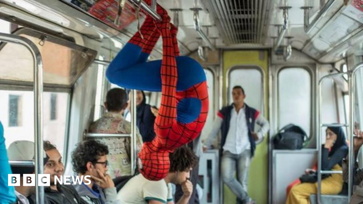 Egypt: 'Spider-Man' photos aim to show daily struggles - BBC News
