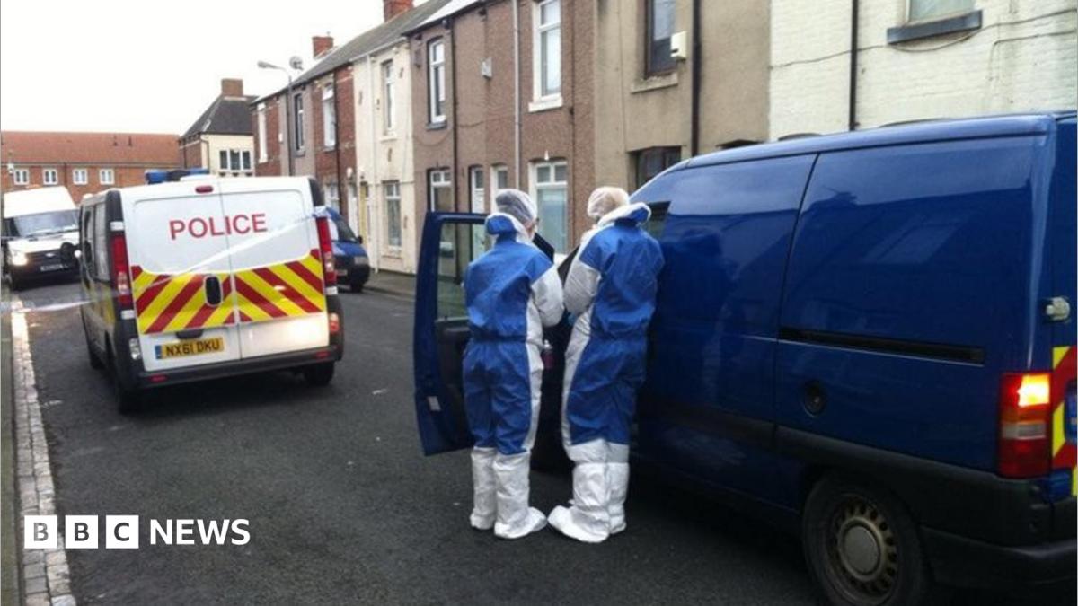 Angela Wrightson murder: Girls aged 13 and 14 in court - BBC News