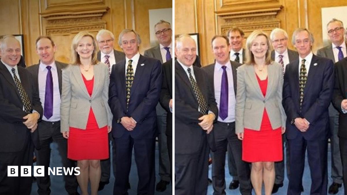 MP Ian Liddell-Grainger erases fellow Tory from photo - BBC News