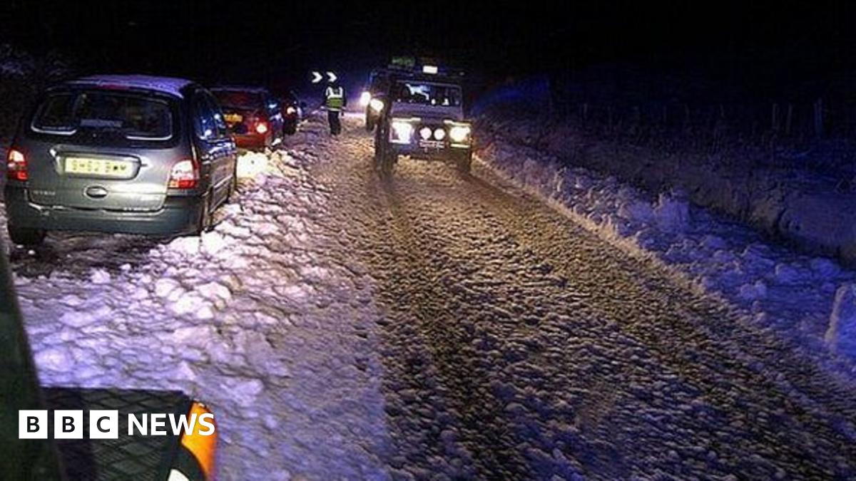 Snow on A68 leaves up to 100 vehicles stranded - BBC News