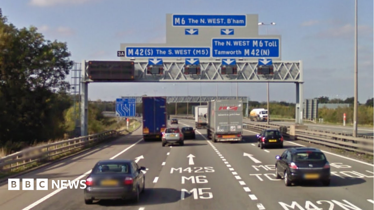Motorists prosecuted for photographing M6 lorry fire - BBC News