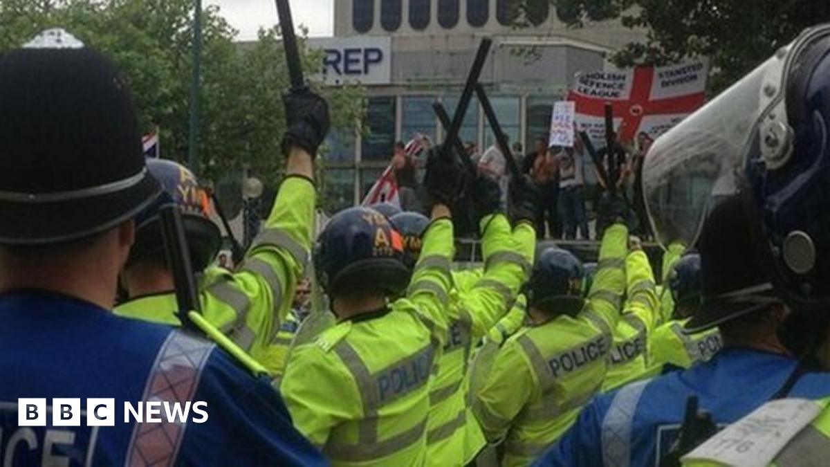 Birmingham EDL 'anti-Muslim' rioters jailed - BBC News
