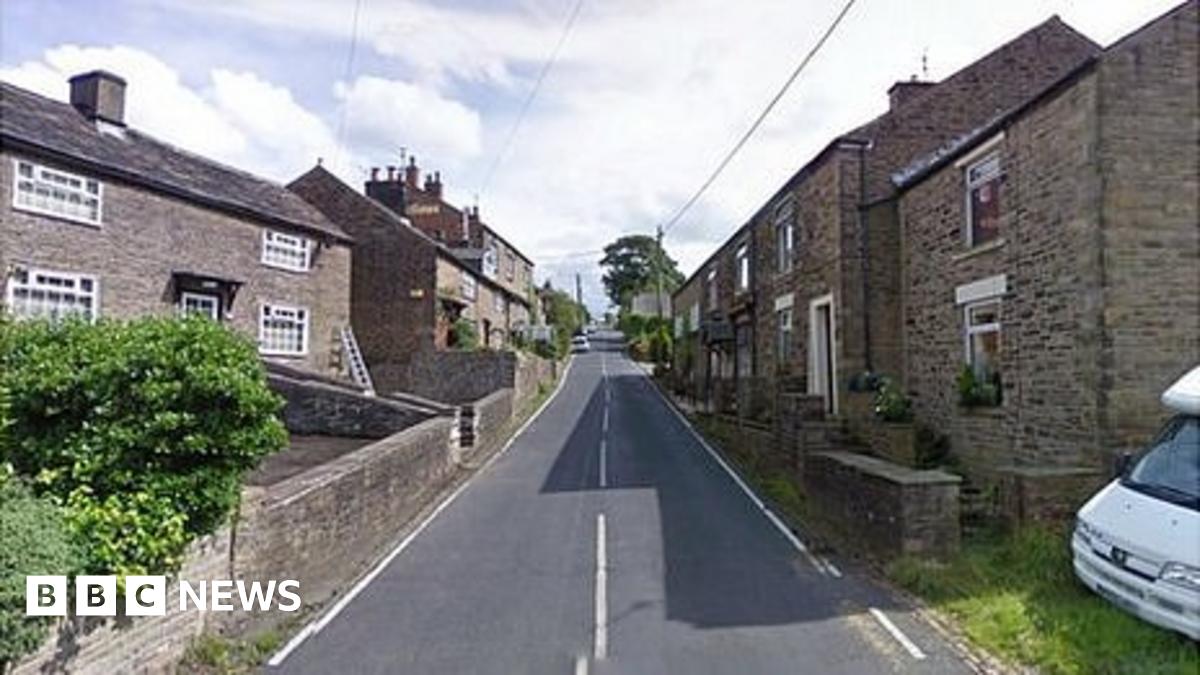 Stockport murder probe: Man arrested after woman found dead - BBC News