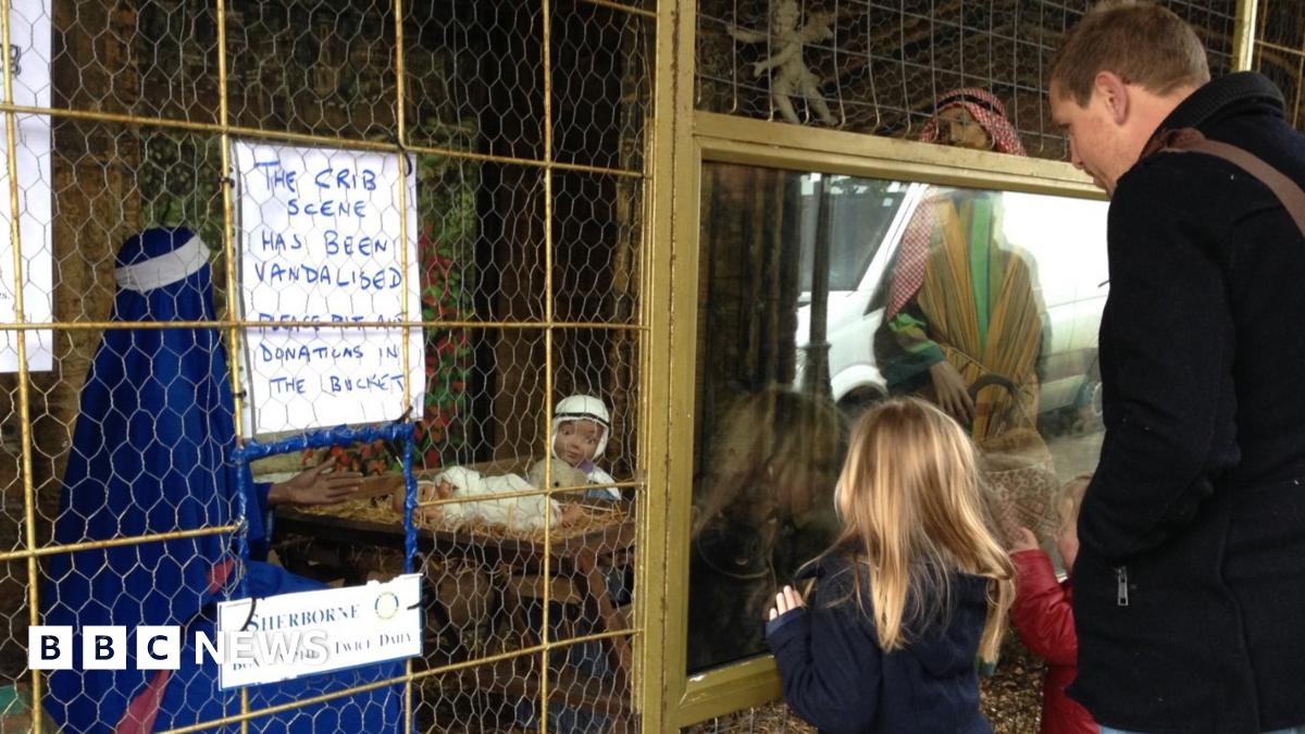 Sherborne's Christmas nativity crib vandalised - BBC News
