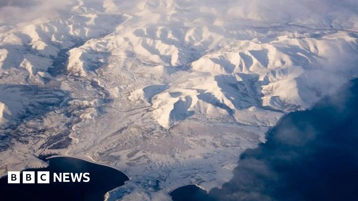 Denmark challenges Russia and Canada over North Pole - BBC News