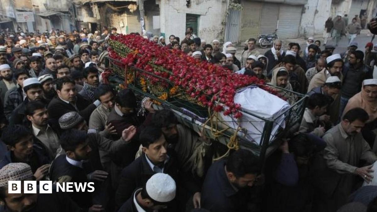 Pakistan mourns after Taliban Peshawar school massacre - BBC News