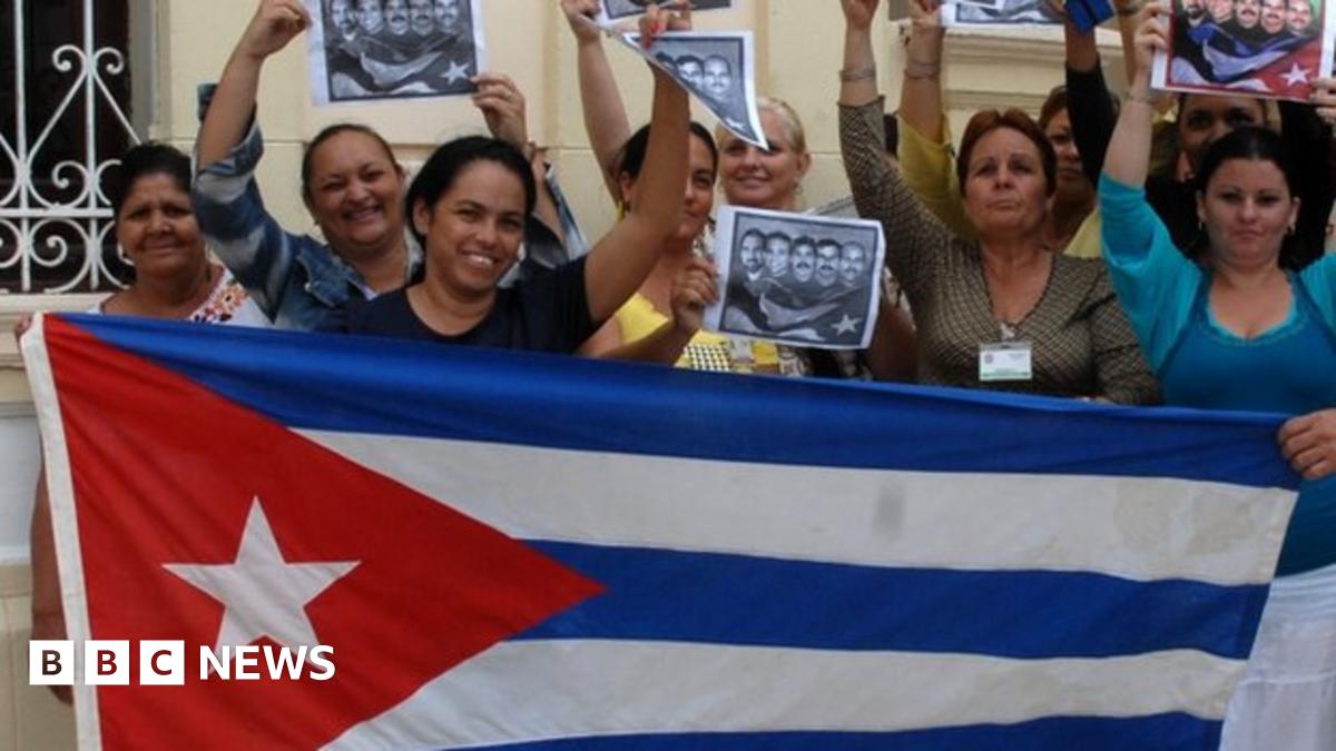 Cuba's Raul Castro urges US to lift trade embargo - BBC News