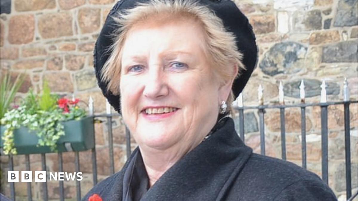 Jenny Tasker returns to island politics - BBC News