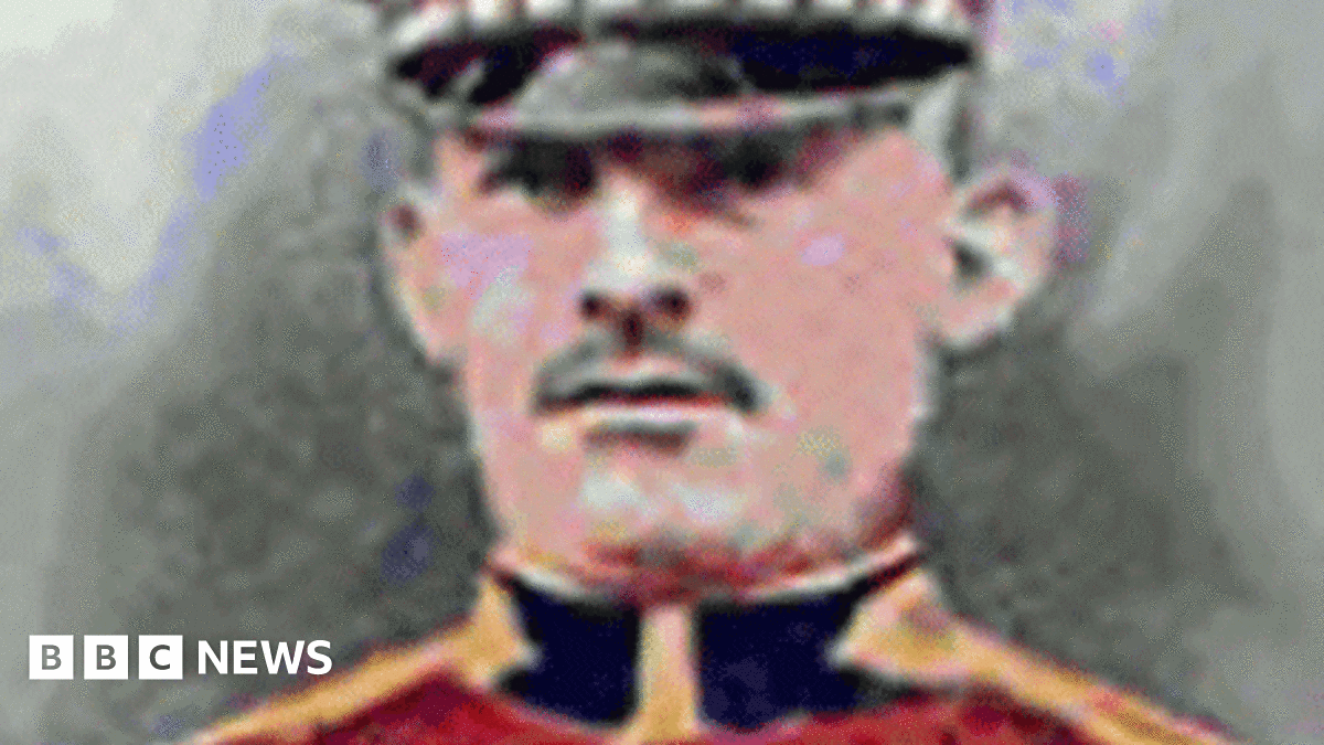 Dumfries Victoria Cross recipient James Mackenzie honoured - BBC News