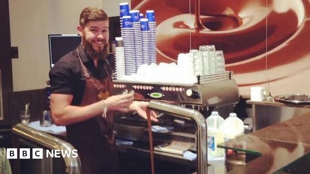 Sydney Lindt cafe worker 'saved by trip home to Essex' - BBC News