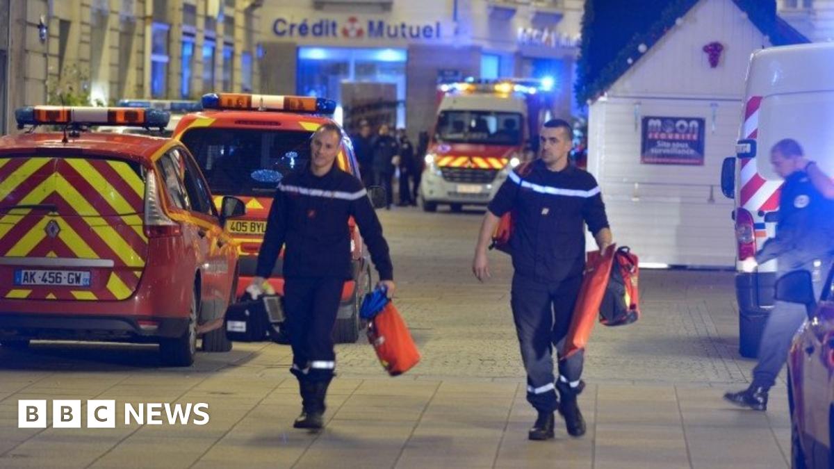 France attack: Van driven into shoppers in Nantes - BBC News