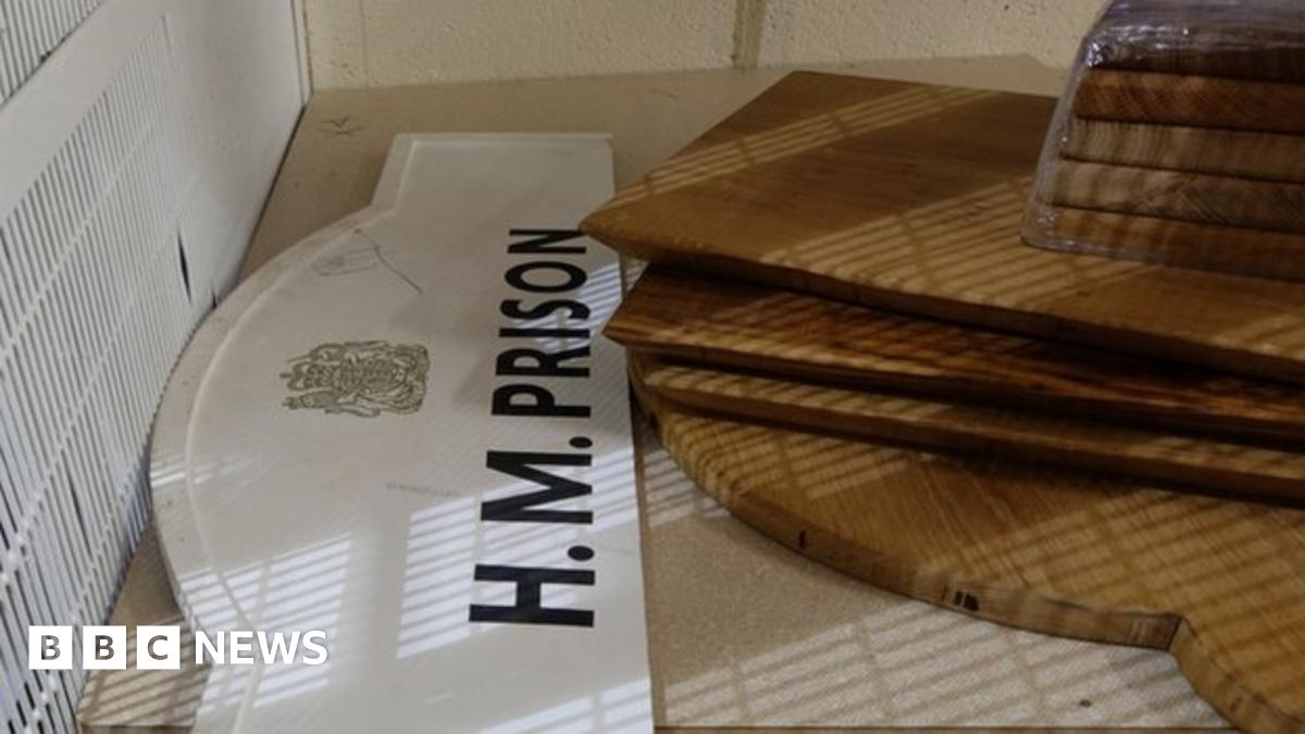 Chopping boards made behind bars - BBC News