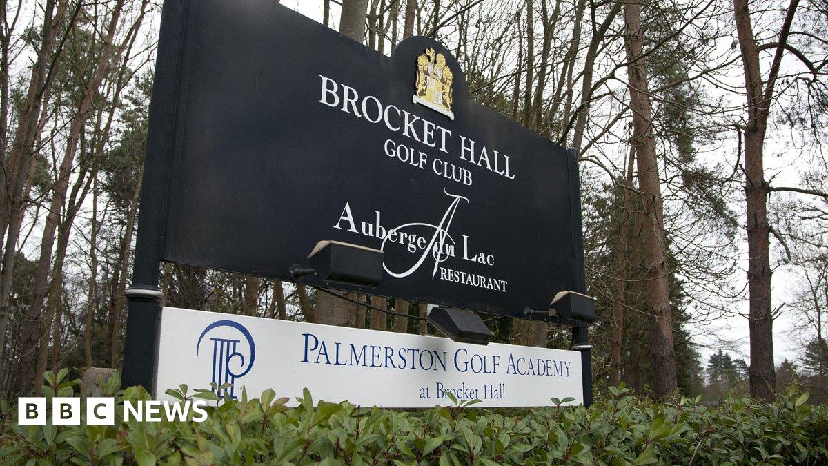 Lord Brocket's staff fail in bid to get heirlooms from hall - BBC News