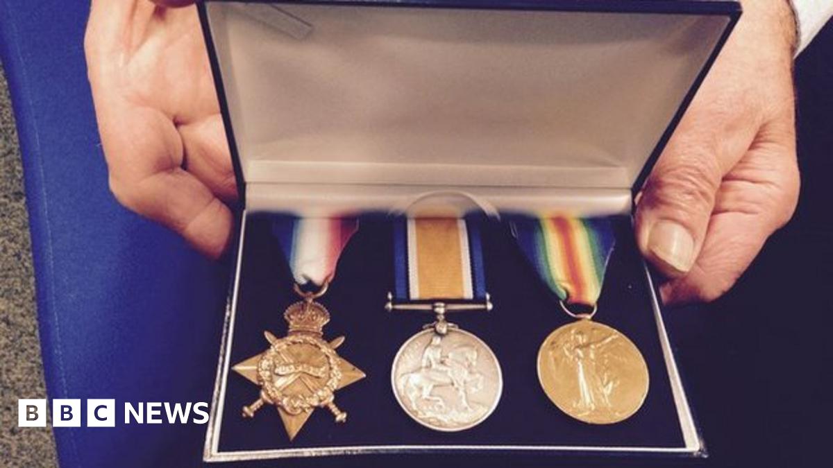 James Roat wins father's World War One medals at auction - BBC News
