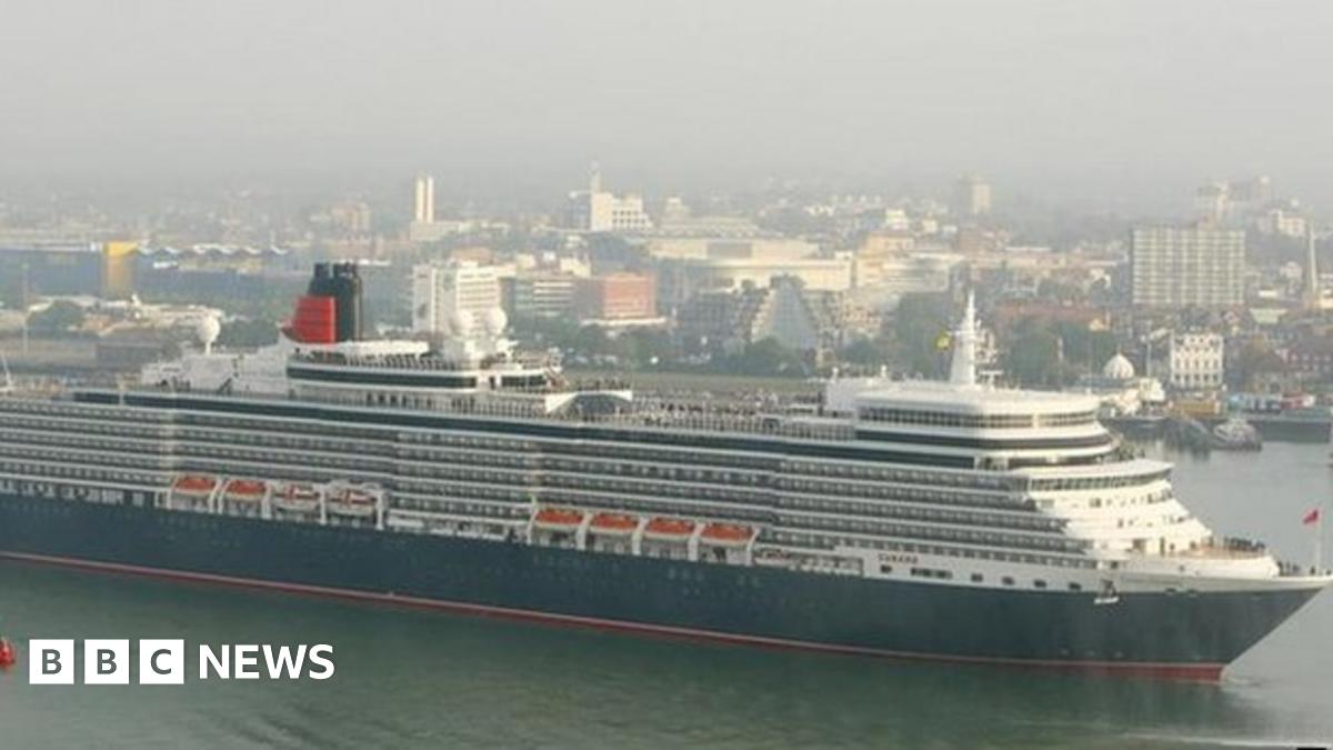 Cunard cruise circles English Channel for four days - BBC News