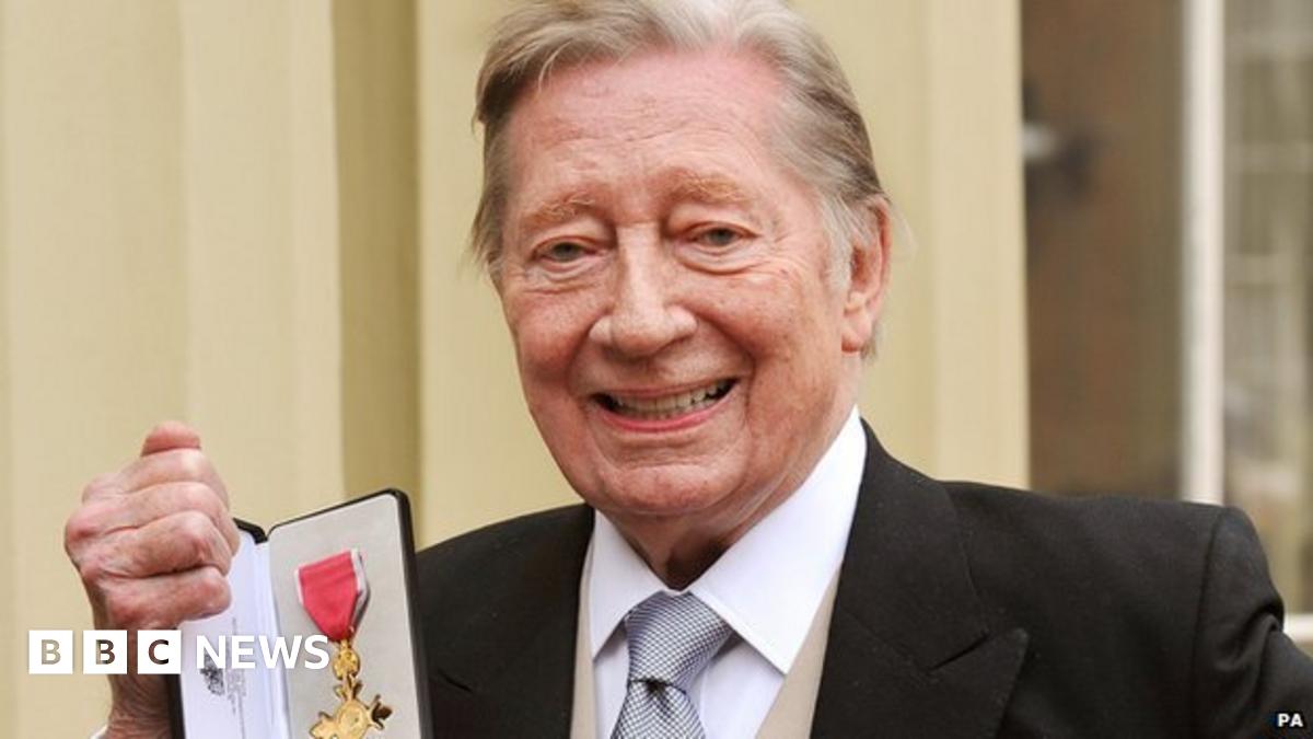 'Allo 'Allo! comedy writer Jeremy Lloyd dies at the age of 84 - BBC News