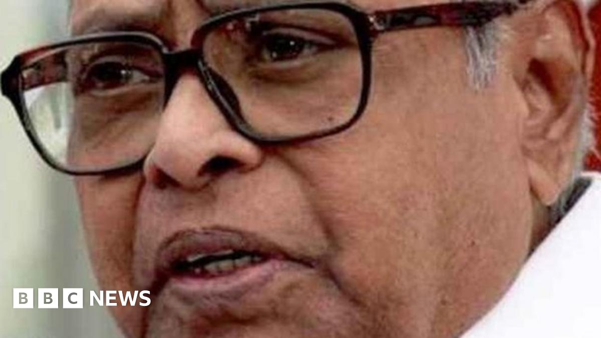 K Balachander: Tributes paid to Indian filmmaker - BBC News