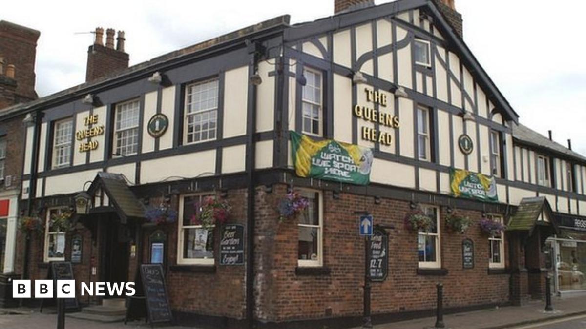 Ormskirk: Arrests after 'mass brawl' outside pub - BBC News