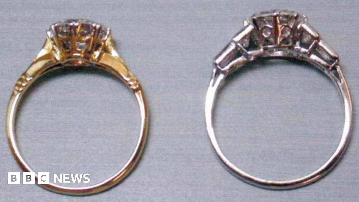 Appeal for stolen engagement ring worn by WW2 nurse - BBC News