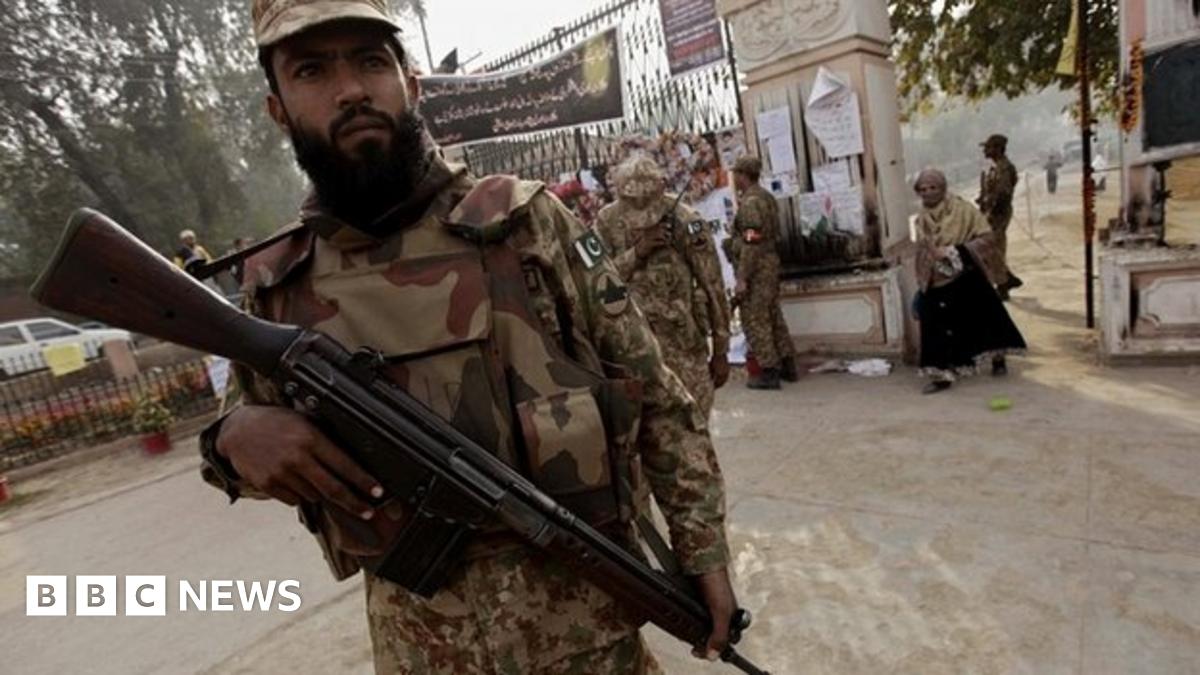 Pakistan school attack: Military courts to try terror suspects - BBC News