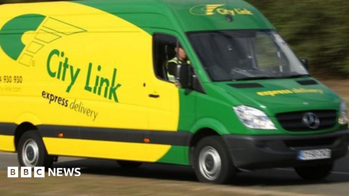 City Link parcel delivery company goes into administration - BBC News