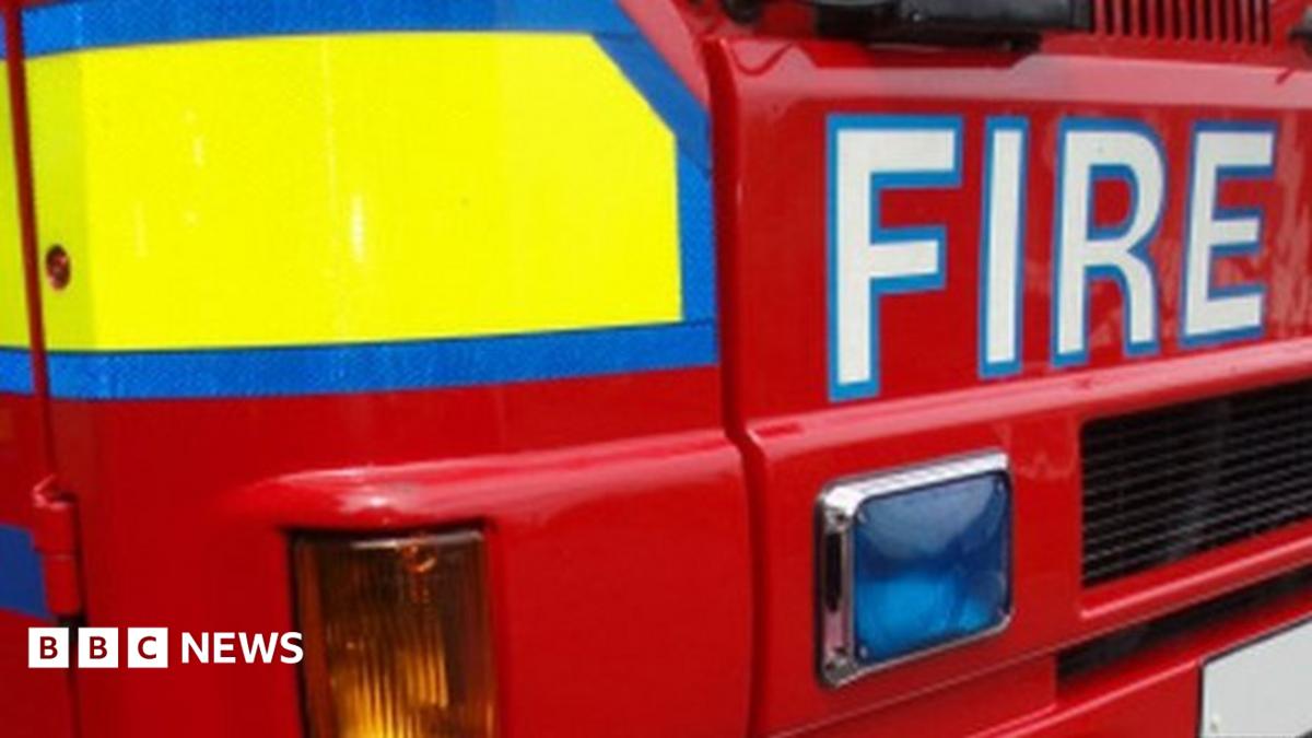 Investigation into caravan fire at Gwynedd scrap yard - BBC News