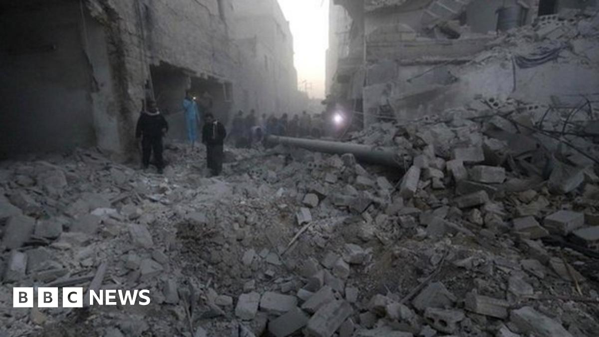 Syria barrel bombs 'kill dozens in Islamic State areas' - BBC News