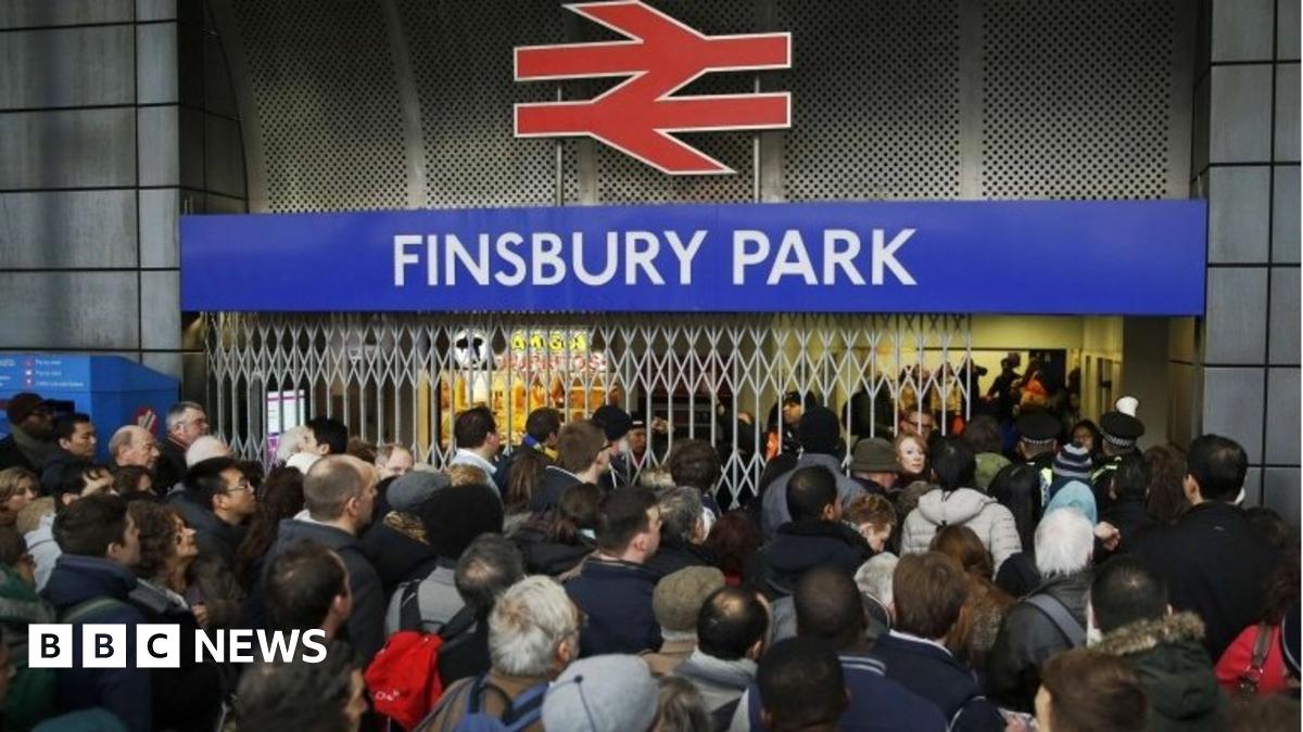Rail disruption: Network Rail boss says passengers let down - BBC News