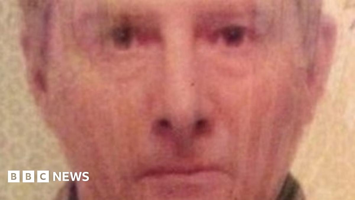 Police appeal over vulnerable missing man Stephen Watt - BBC News