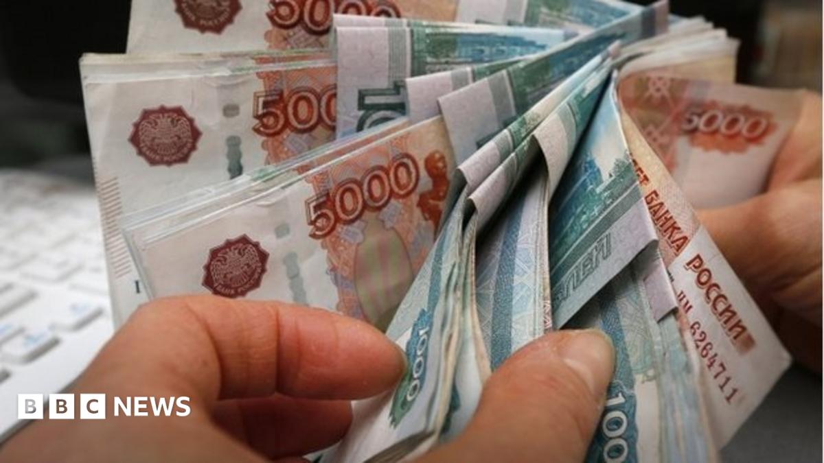 Russia annual inflation jumps to 11.4% as rouble falls - BBC News