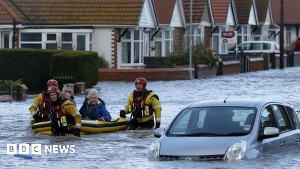 Rhyl receives further £1.9m in flood defence funding - BBC News