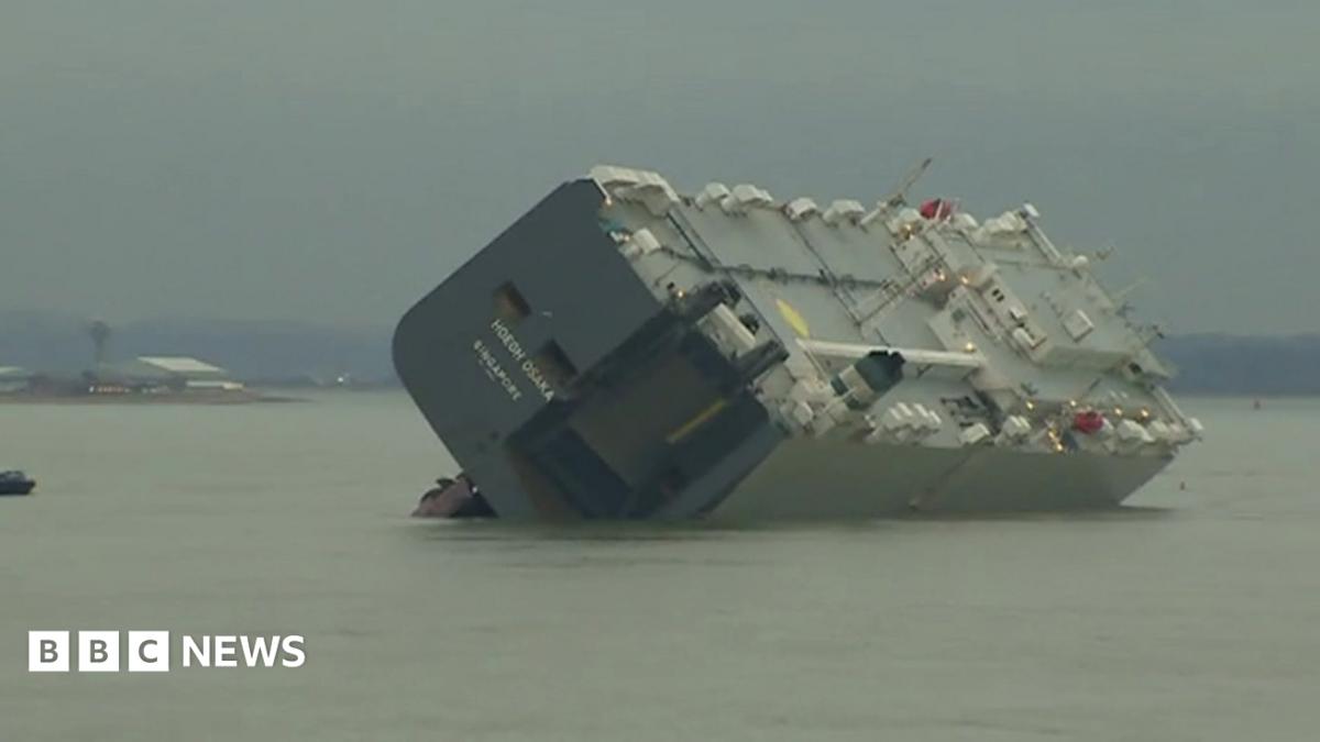 Operation to free Hoegh Osaka cargo ship under way - BBC News